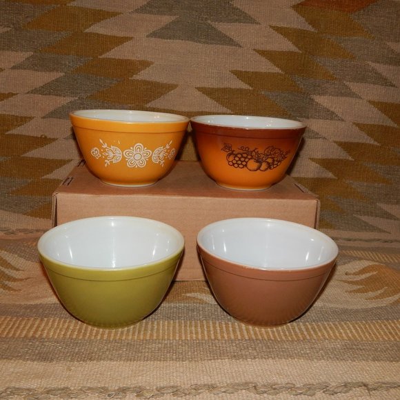 Pyrex | Kitchen | Set Of 4 Vintage Pyrex Bowls 5 Pint Green Gold Brown ...